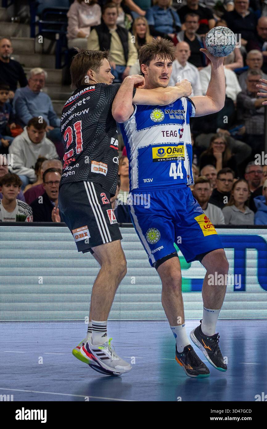 Christopher Bissel (HC Erlangen, #21) and Stephan Seitz (ThSV Eisenach, #44) in a duel. HC ...