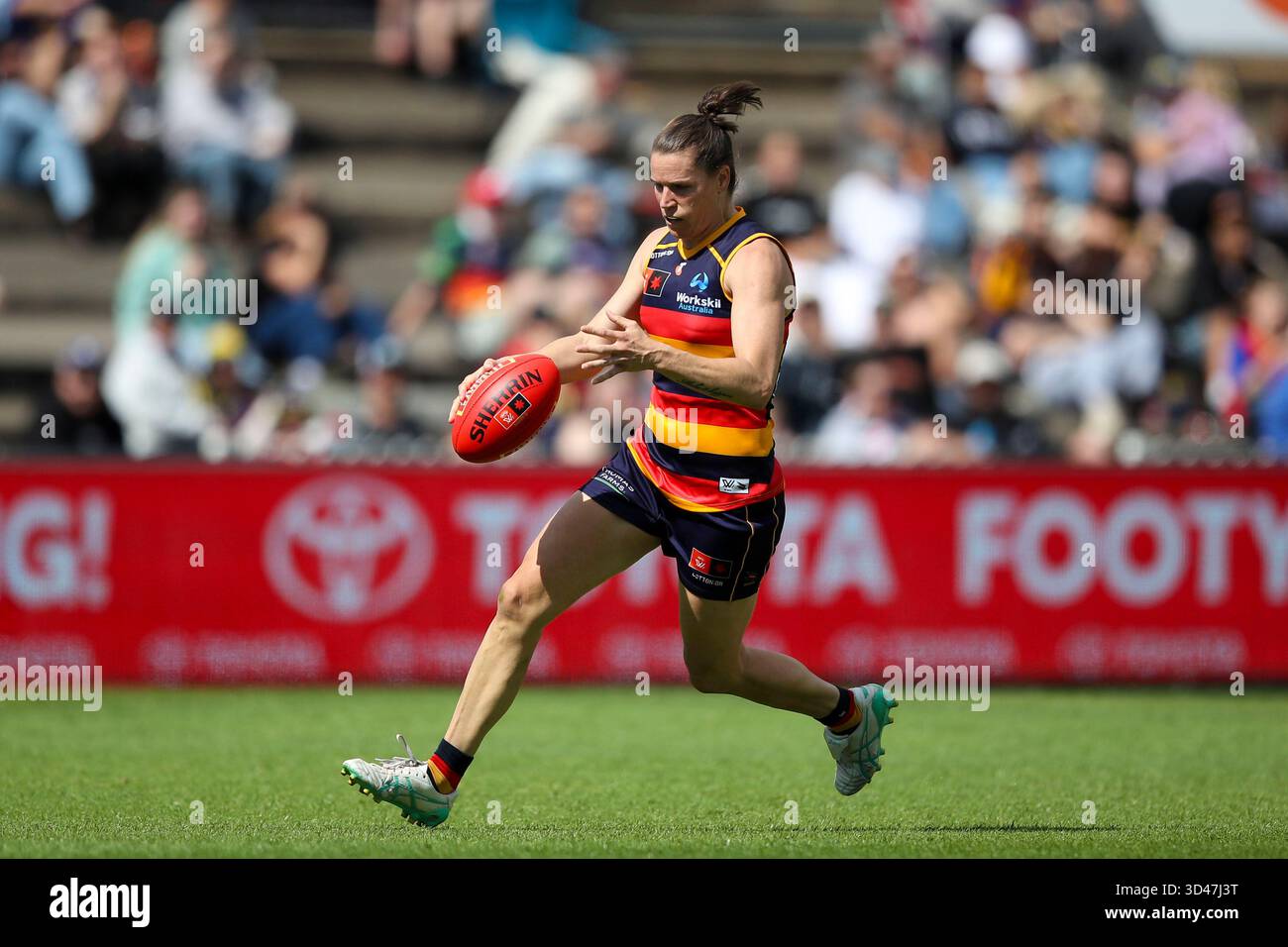 Chelsea Randall of the Crows during the AFLW Elimination Final match ...