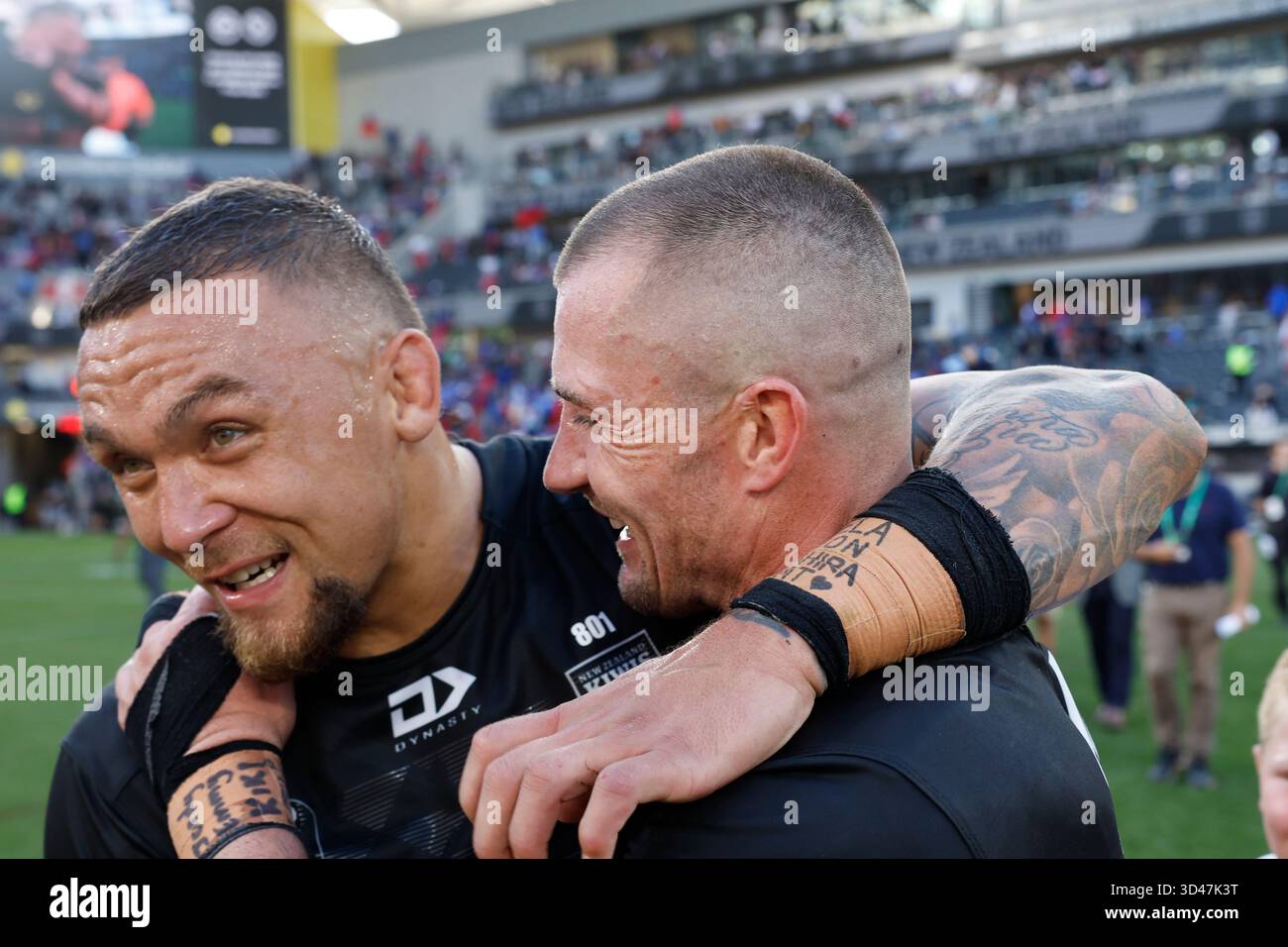 Kieran Foran of the Kiwis (R), playing his last game celebrates victory ...