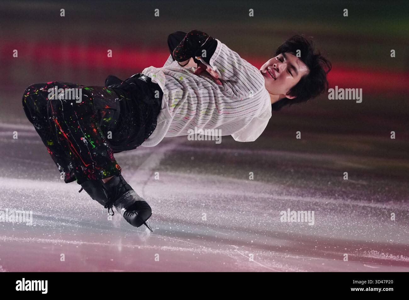 (251109) -- OSAKA, Nov. 9, 2025 (Xinhua) -- Cha Junhwan of South Korea performs during the gala ...