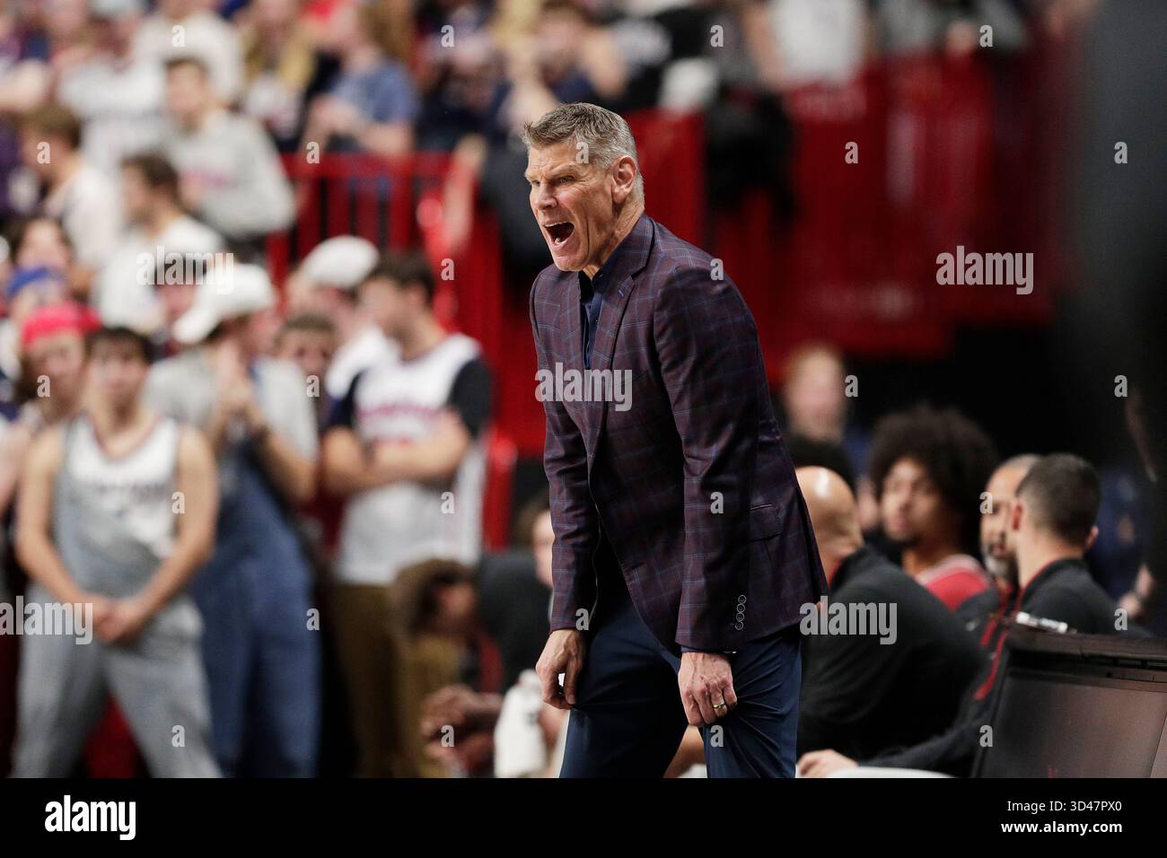 Oklahoma head coach Porter Moser directs his team during the second ...