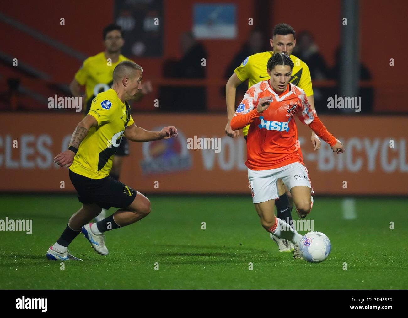 VOLENDAM - Lewis Holtby of NAC Breda and Robin van Cruijsen of FC ...