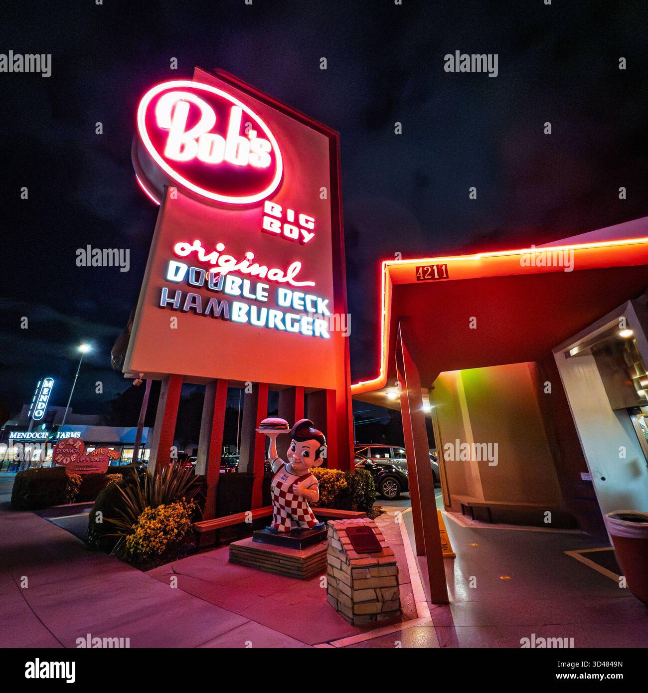 Bob’s Big Boy Burbank is an iconic American diner located in Burbank ...