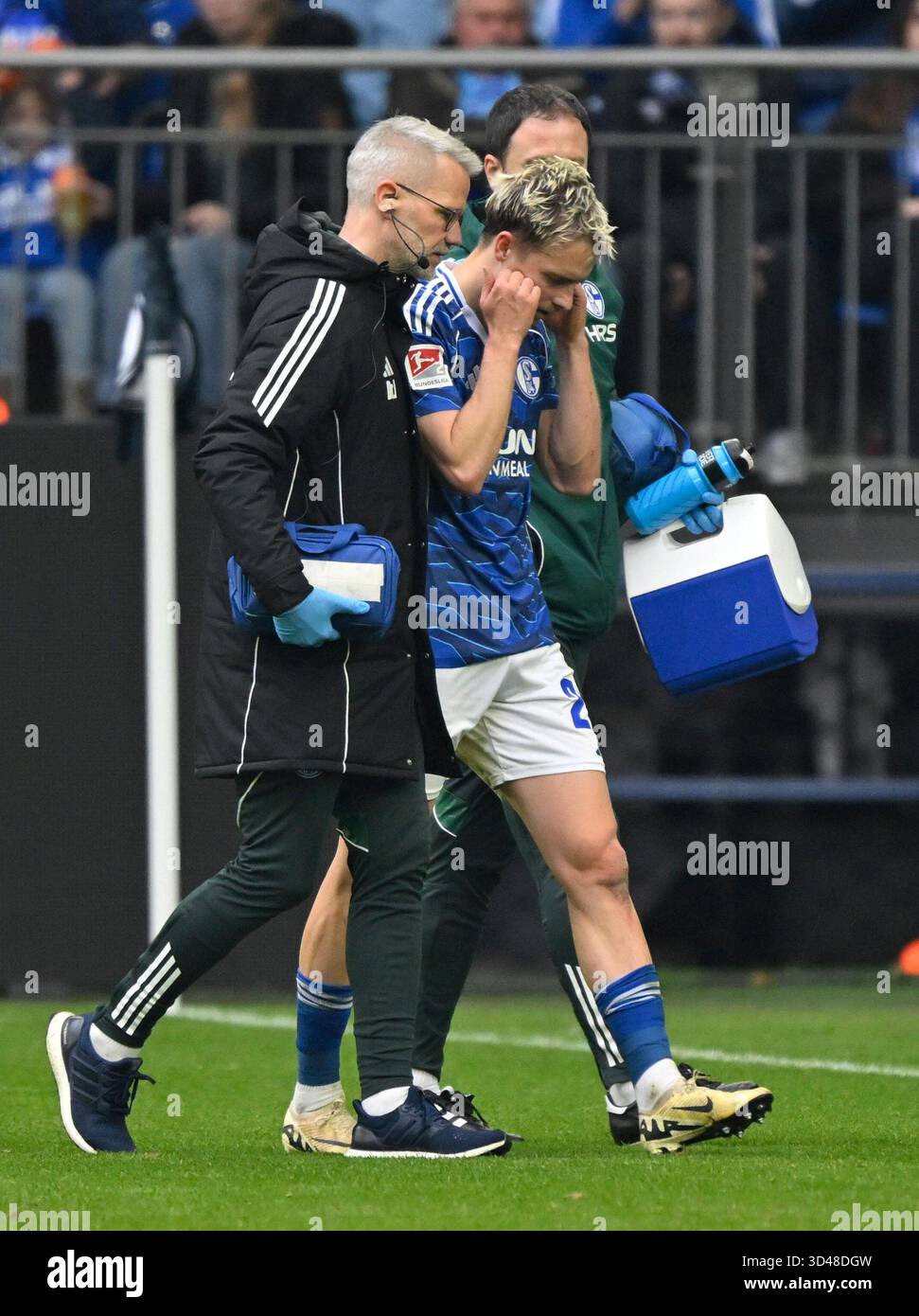Injury, Finn Porath (Schalke) Gelsenkirchen, November 8, 2025, Soccer ...