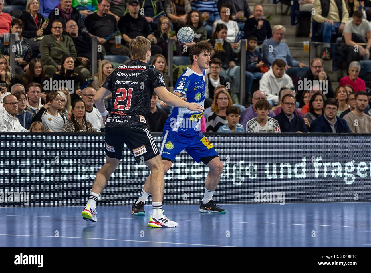 Stephan Seitz (ThSV Eisenach, #44) on the ball. Christopher Bissel (HC Erlangen, #21) HC ...