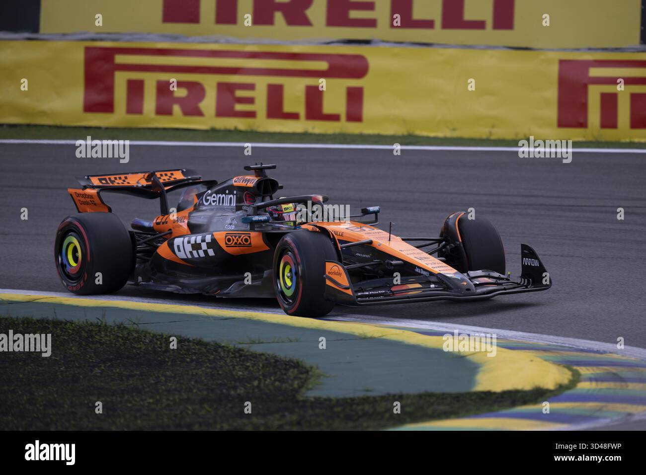 SAO PAULO, BRAZIL - NOVEMBER 08: Oscar Piastri driving McLaren MCL39 Qualifying ahead of the F1 ...