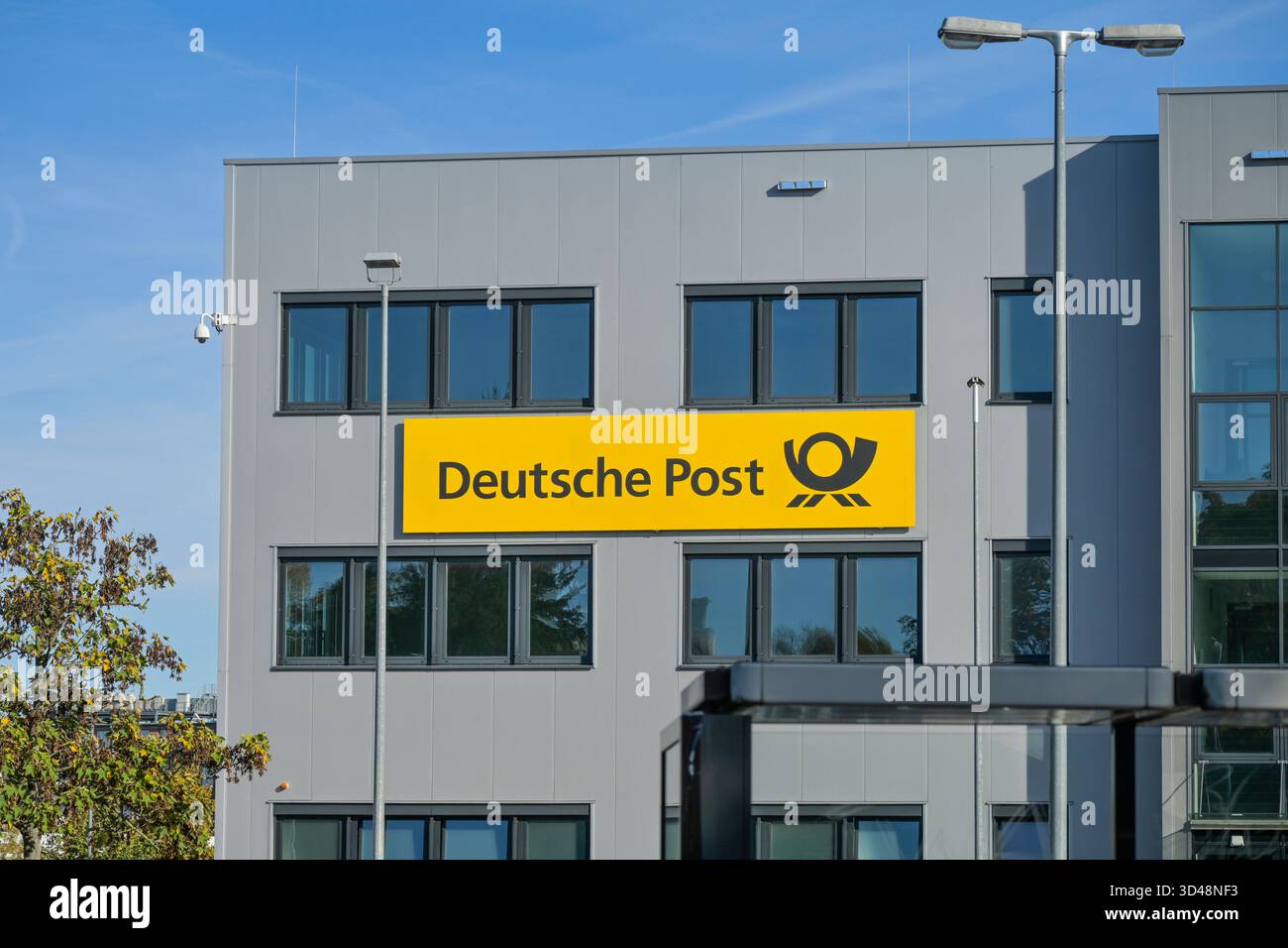 Deutsche Post Logo, DHL Zustellbasis Charlottenburg, Rohrdamm ...
