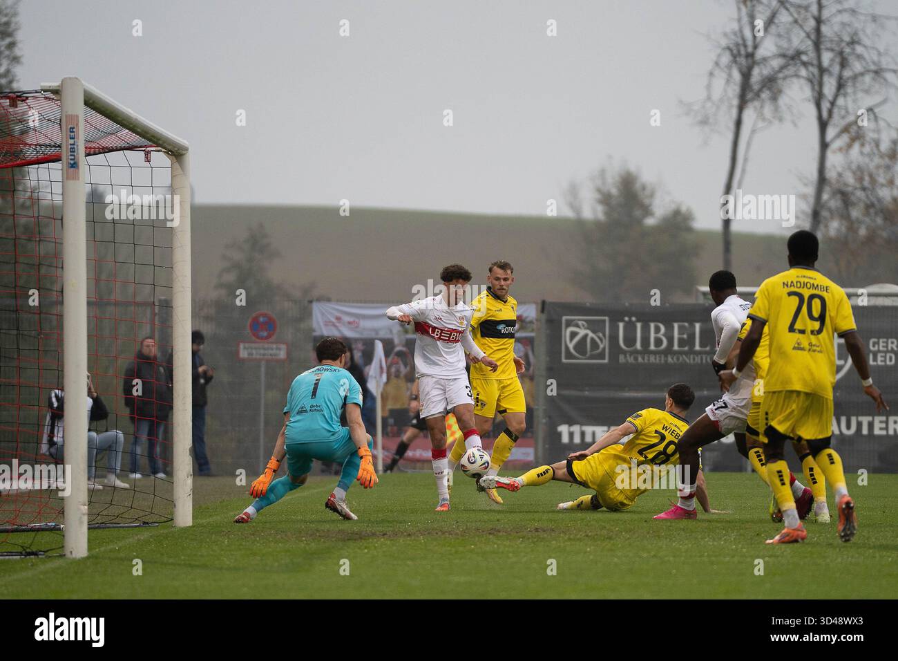 Great chance by Noah Darvich (Stuttgart II, #31), VFB Stuttgart II vs ...