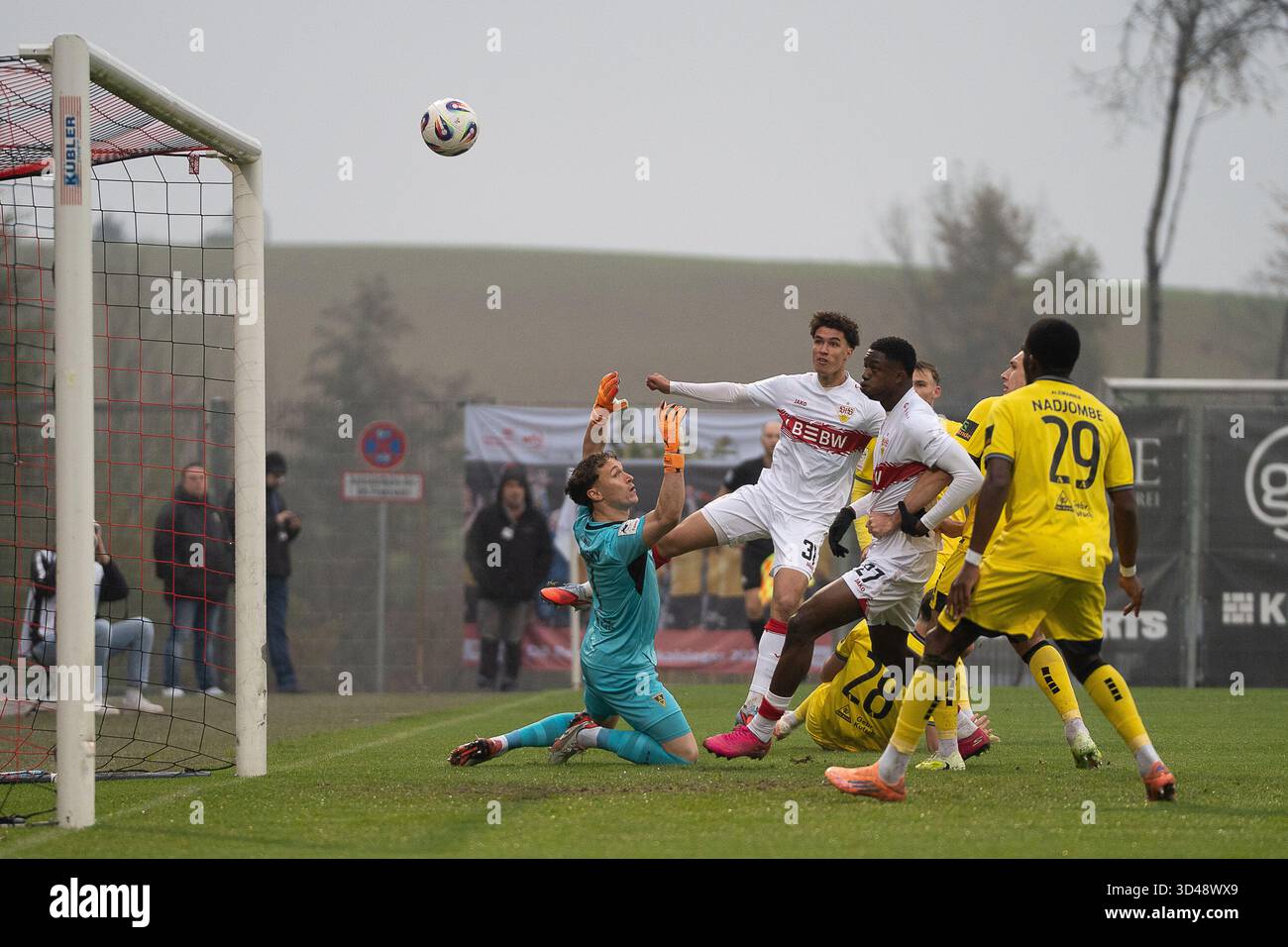Great chance by Noah Darvich (Stuttgart II, #31), VFB Stuttgart II vs ...
