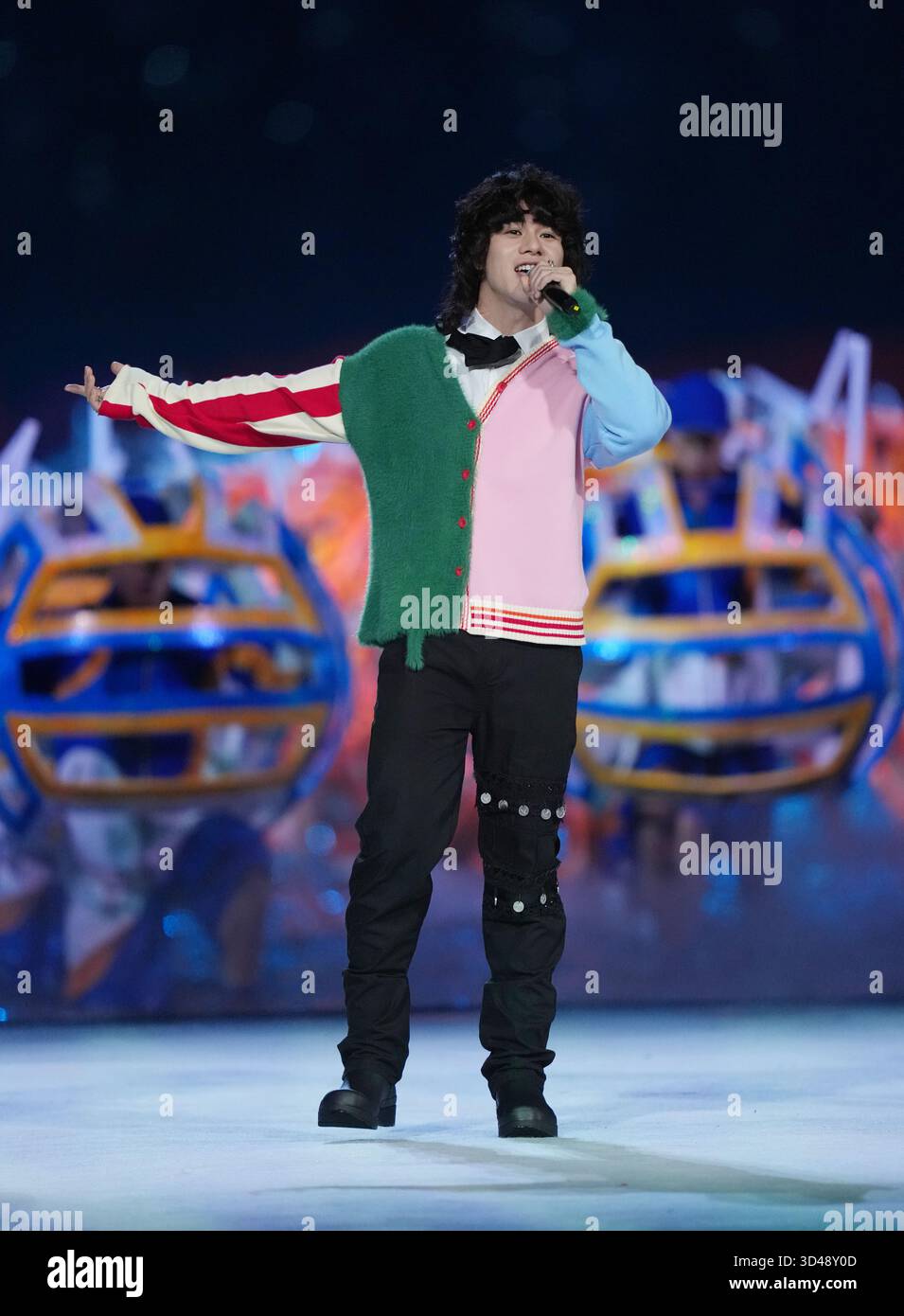 (251109) -- GUANGZHOU, Nov. 9, 2025 (Xinhua) -- Mike Tsang performs ...