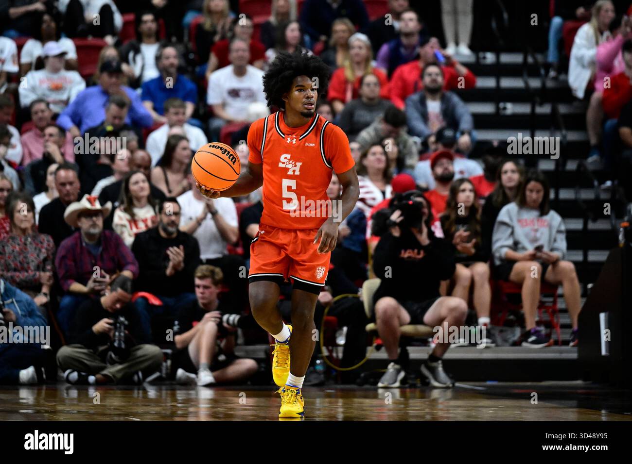 Sam Houston State guard Justin Begg (5) brings the ball up court ...