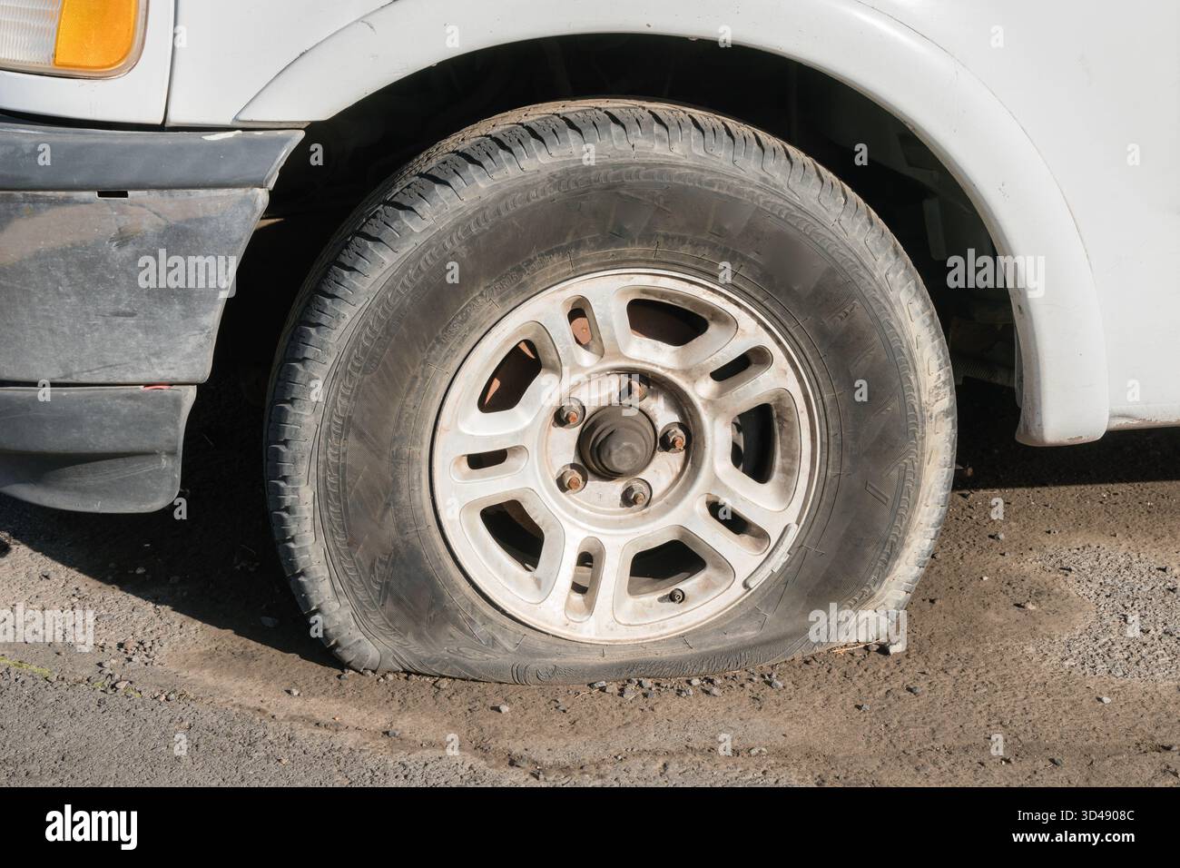 Car wheel old flat tire hi-res stock photography and images - Alamy