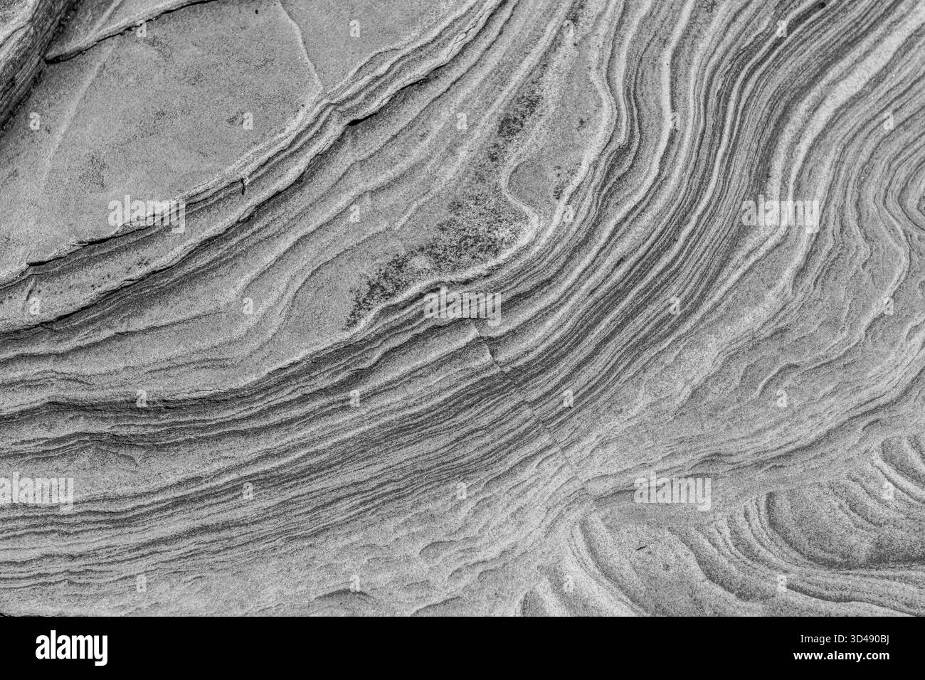 Eroded sandstone layers on beach in black and white Stock Photo - Alamy
