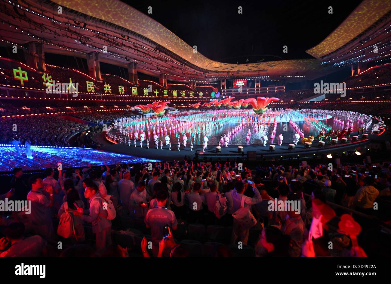 (251109) -- GUANGZHOU, Nov. 9, 2025 (Xinhua) -- Photo taken on Nov. 9 ...
