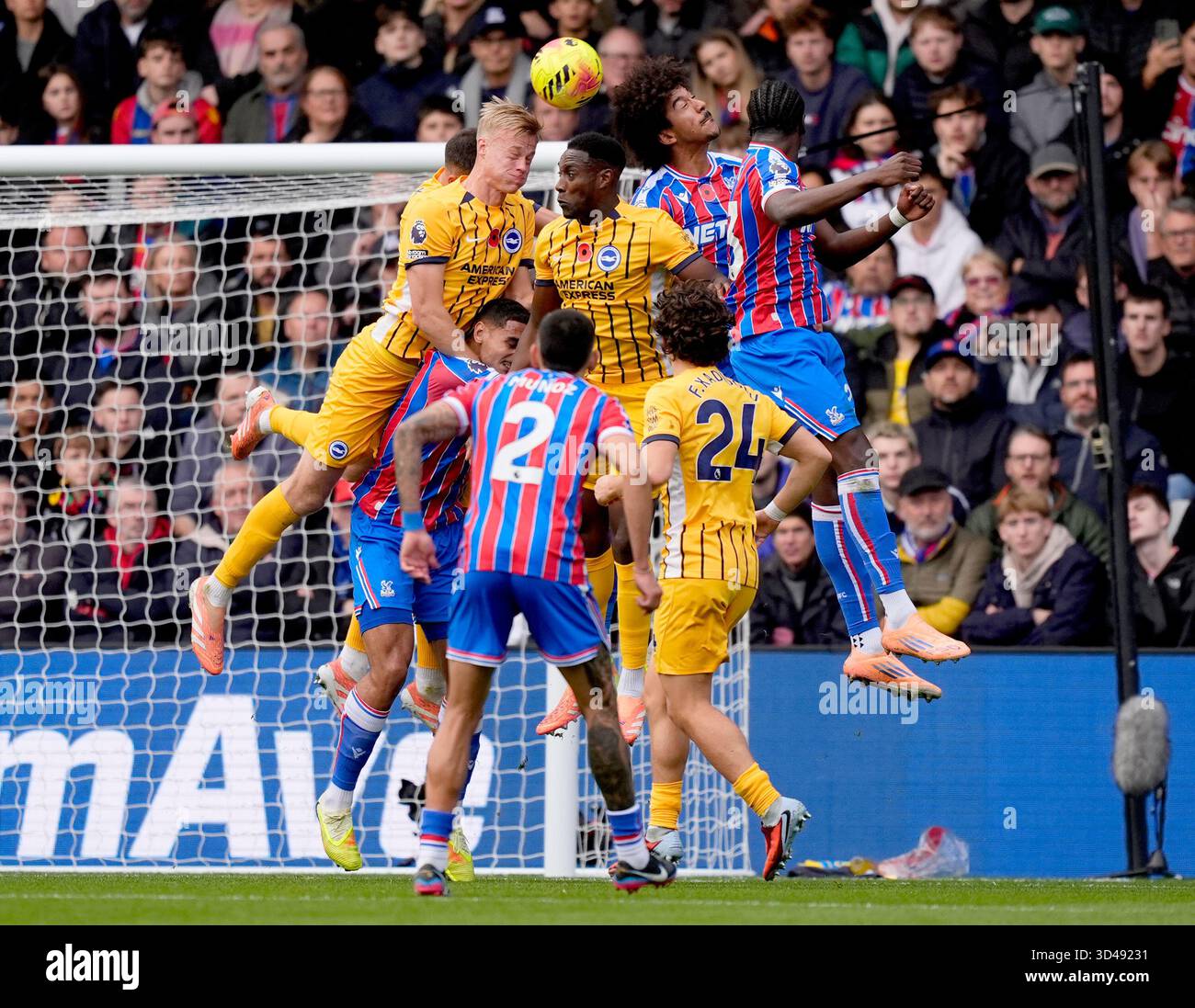 Jan paul van hecke with ball hi-res stock photography and images - Alamy