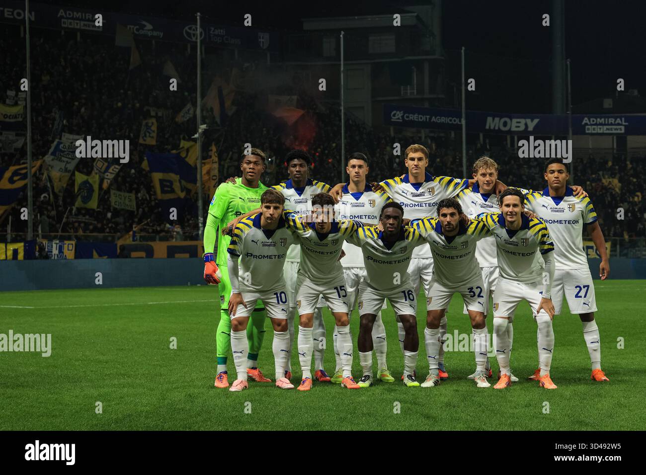 Parma's team line-up during Parma Calcio vs AC Milan, Italian soccer ...
