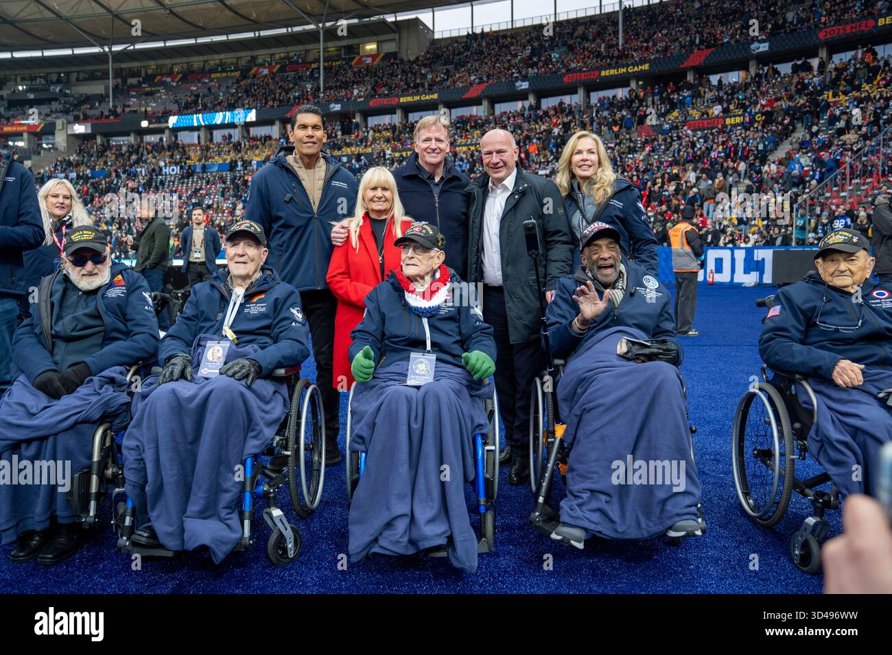 Five US veterans: Frank Athanason (99), Enoch „Woody“ Woodhouse (98 ...