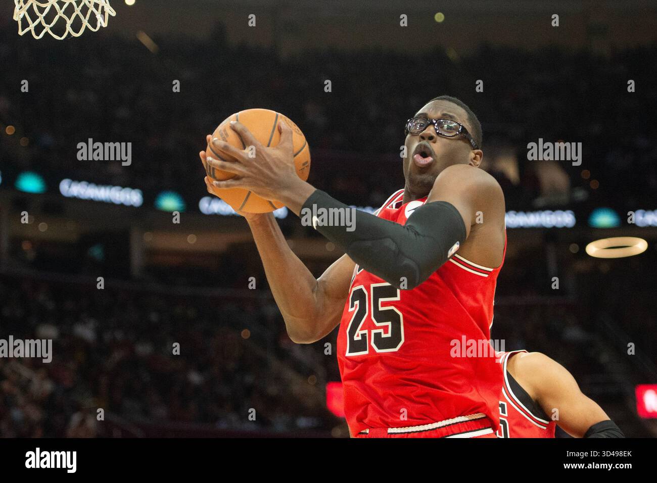 Chicago Bulls' Jalen Smith (25) grabs a rebound against the Cleveland ...