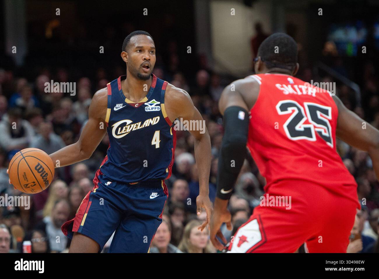 Cleveland Cavaliers' Evan Mobley (4) plays against Chicago Bulls' Jalen ...