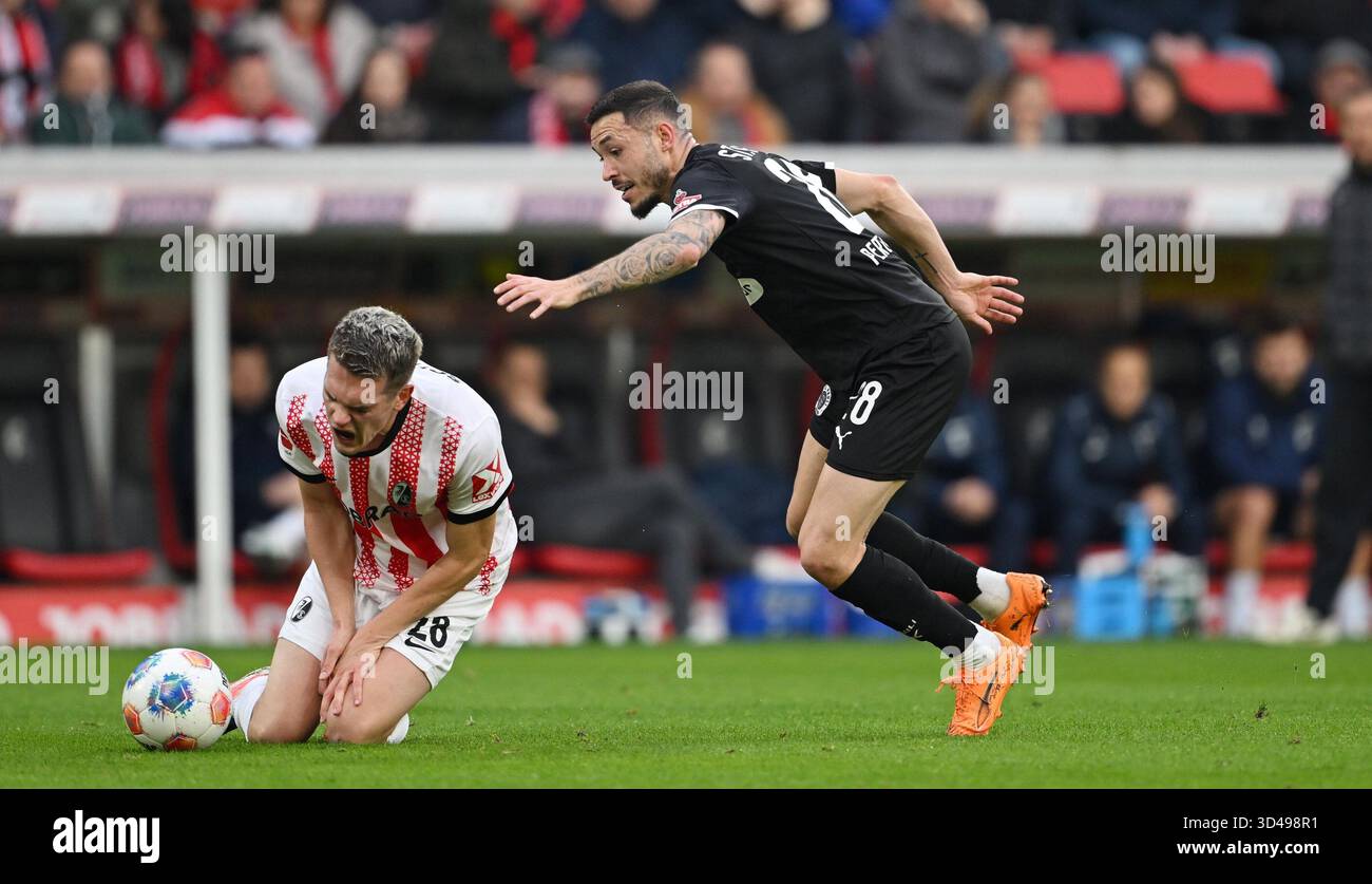 from left: Matthias Ginter, Mathias Pereira Lage (St. Pauli) Freiburg ...
