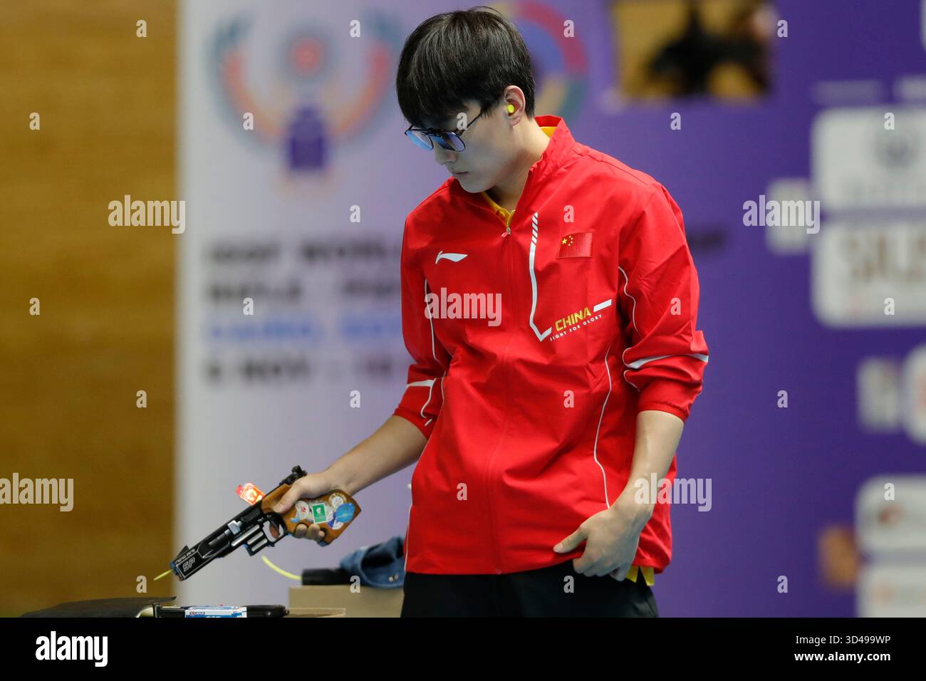 (251109) -- CAIRO, Nov. 9, 2025 (Xinhua) -- Ni Zhixin of China is seen ...