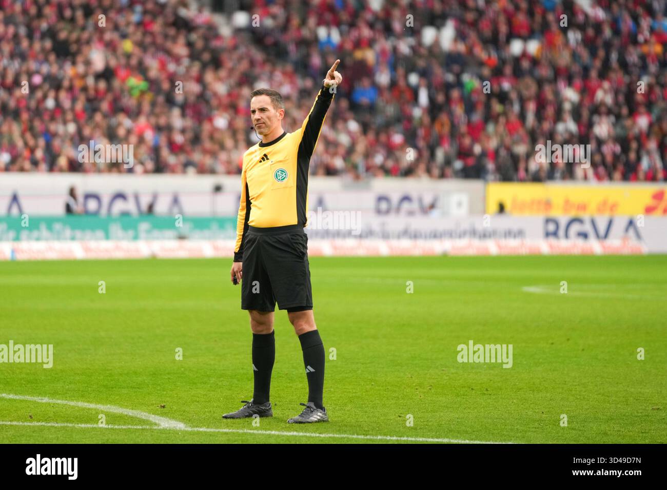Benjamin Brand (referee) 1. Bundesliga [Bundesliga]: Freiburg vs FC St ...