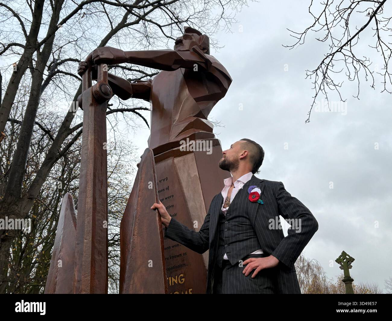 Sculptor Luke Perry, who created the Fighting from Home monument looks ...