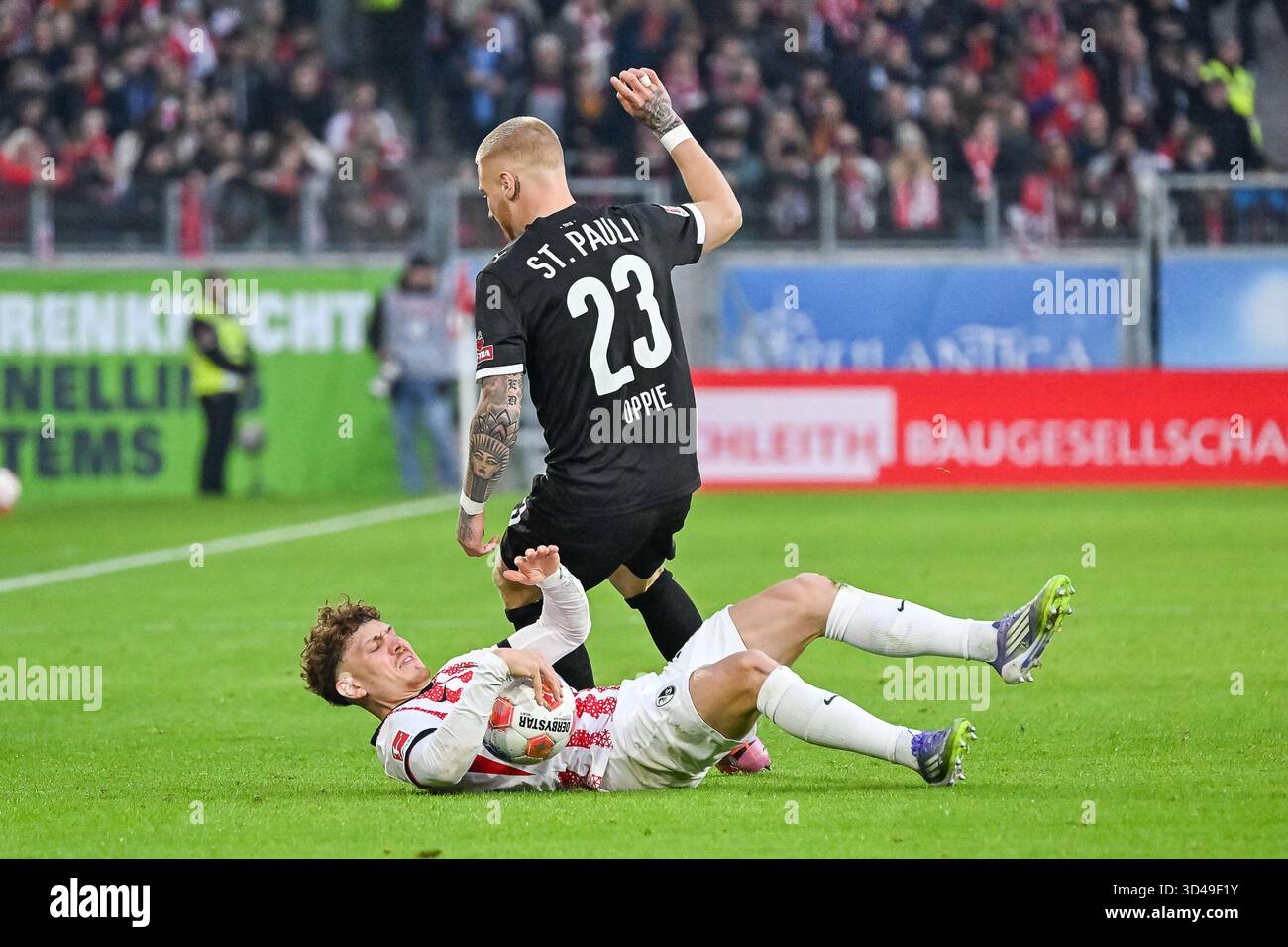 Louis Oppie (FC St. Pauli Hamburg, #23) fouls Philipp Treu (Freiburg ...