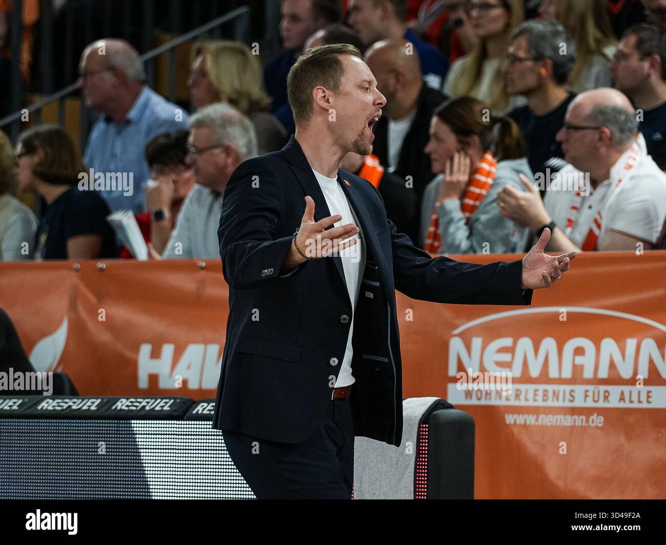 Christian Held (Head Coach, RASTA Vechta) gets upset Rasta Vechta vs ...