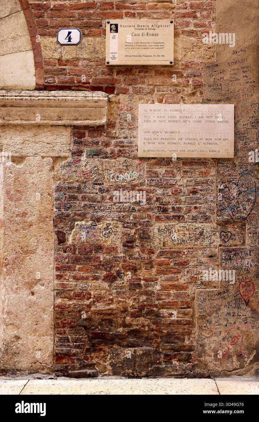 Commemorative plaques with famous quotes hi-res stock photography and ...