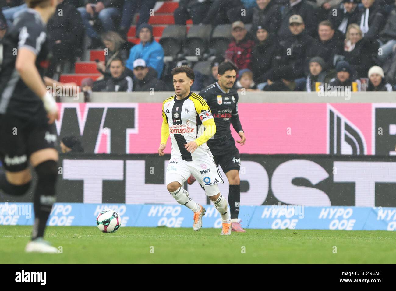 LINZ, AUSTRIA - NOVEMBER 9: Sascha Horvath of LASK during the Admiral ...