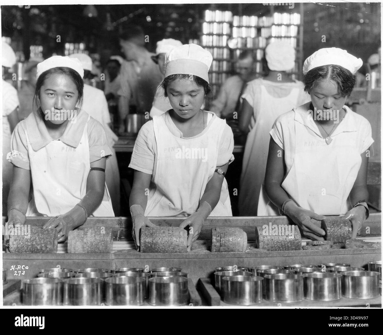 Early 20th century production practices Black and White Stock Photos ...