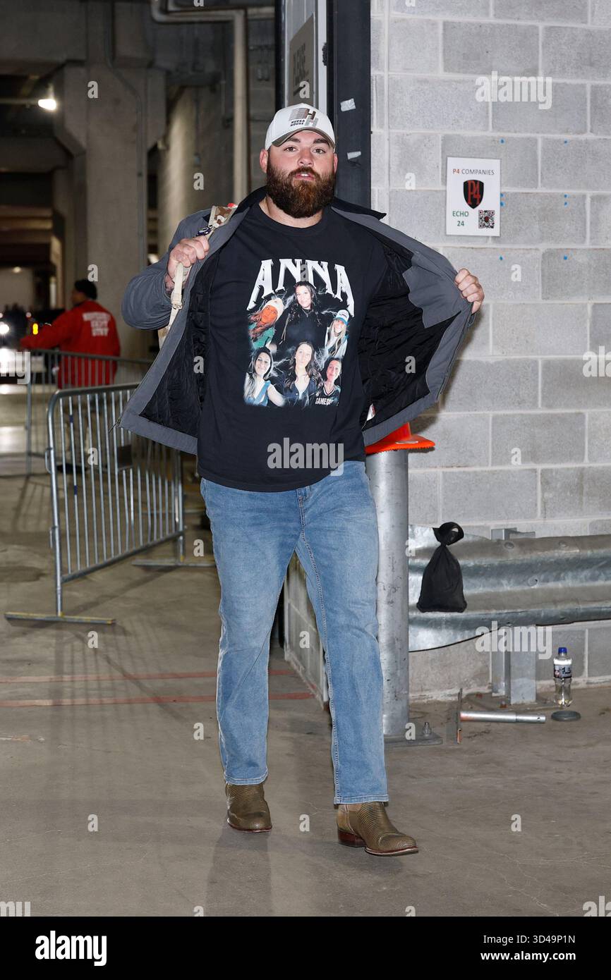 Chicago Bears center Ryan Bates (71) arrives at Soldier Field before an ...
