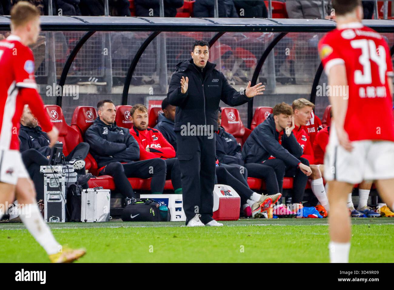 head coach Maarten Martens of AZ Alkmaar gestures during the Dutch ...