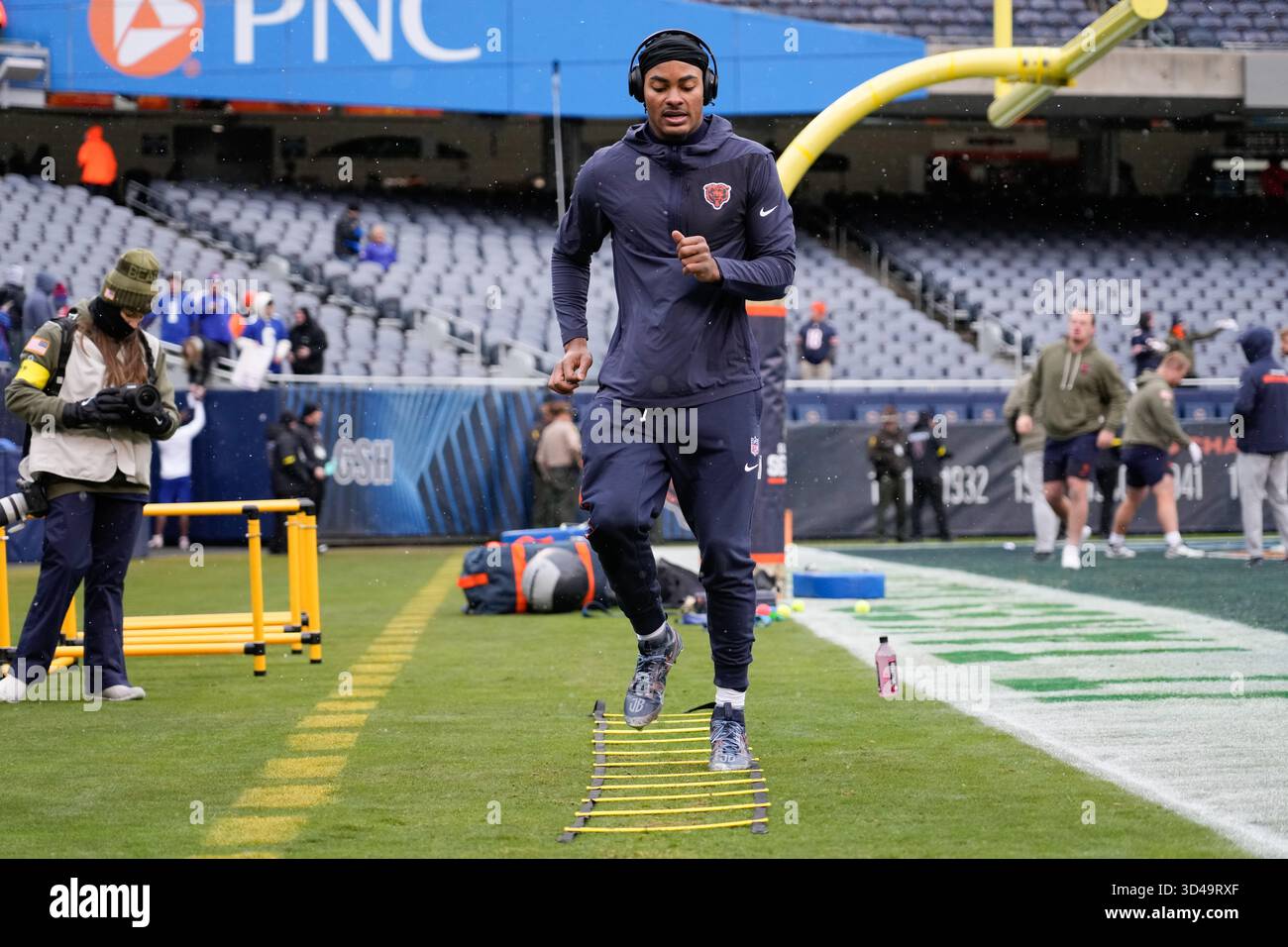 Chicago Bears safety Jaquan Brisker warms up before an NFL football ...