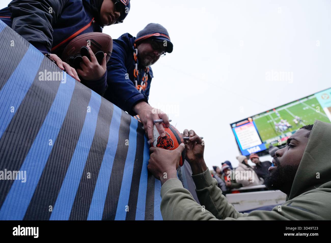 Chicago Bears cornerback Tyrique Stevenson signs autographs for fans ...