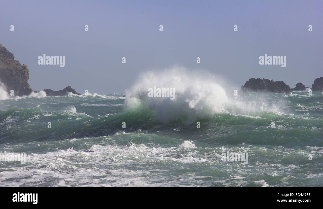 Cross currents at Kynance Cove waves meet to form spectacular waves ...