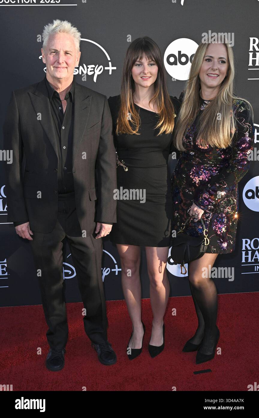 Mike McCready von Pearl Jam mit Ehefrau Ashley O Connor und Tochter bei ...