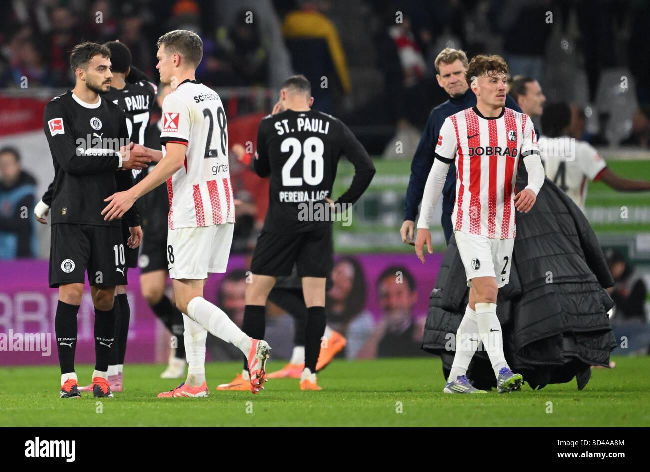 from left: Mathias Pereira Lage (St. Pauli), Matthias Ginter (Freiburg ...