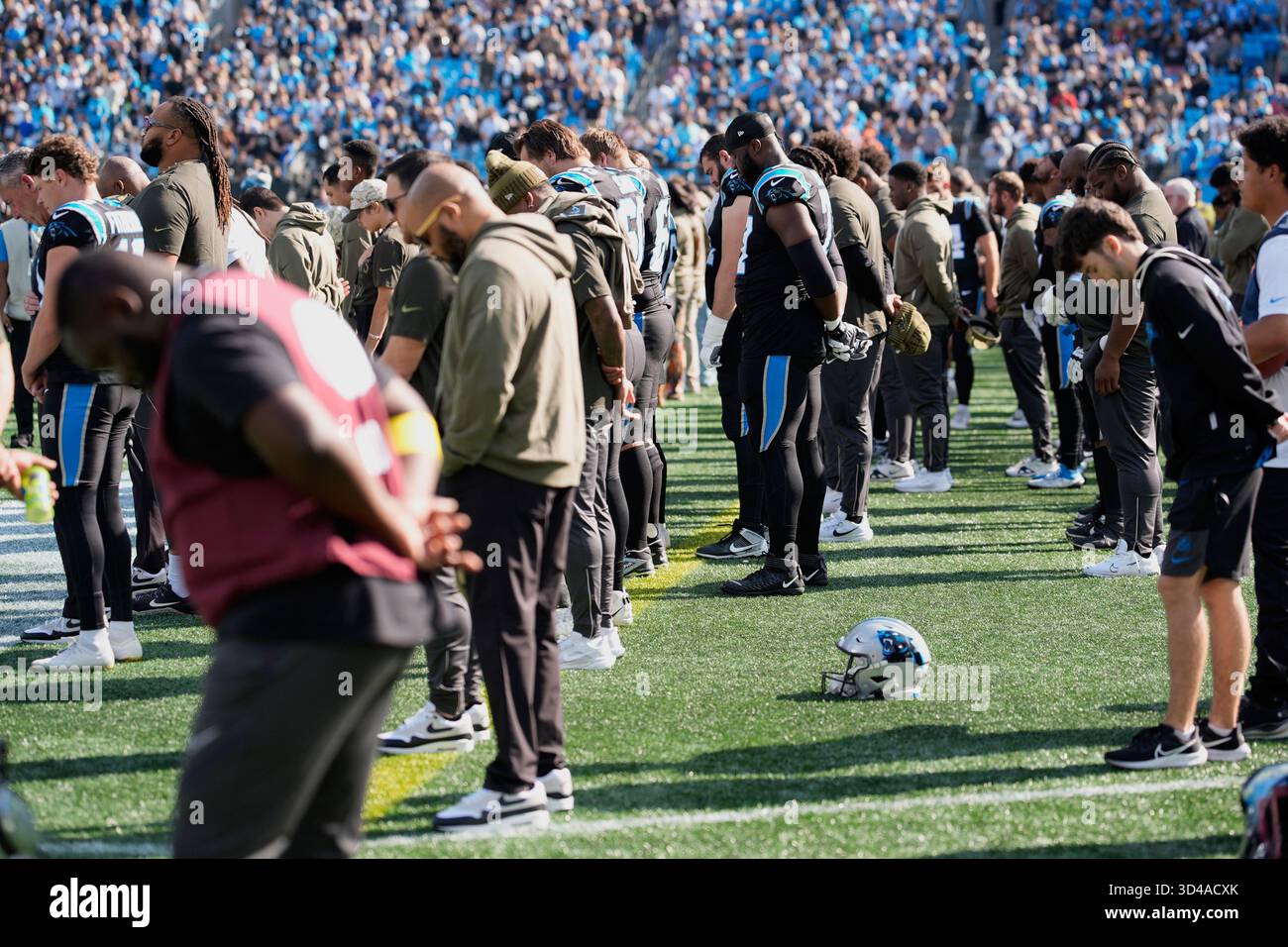 Players participate in a moment of silence for Dallas Cowboys' Marcus ...