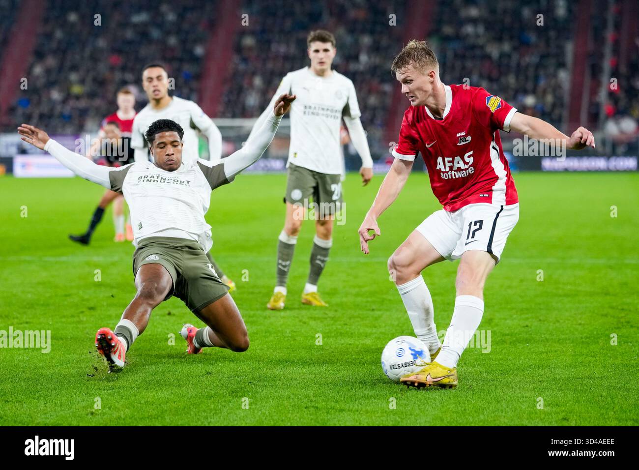 ALKMAAR, NETHERLANDS - NOVEMBER 9: Ryan Flamingo of PSV, Isak Jensen of ...