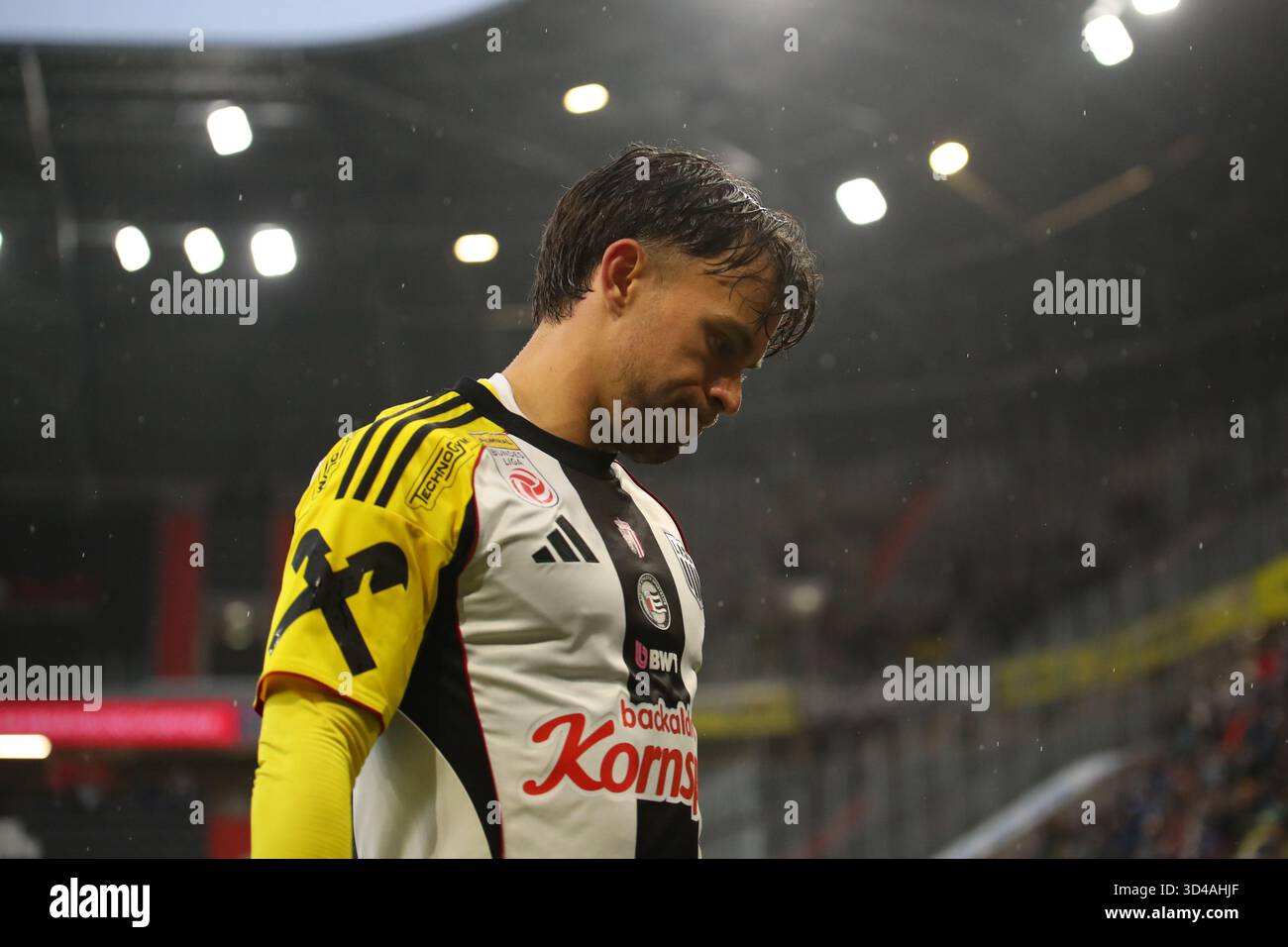 LINZ, AUSTRIA - NOVEMBER 9: Sascha Horvath of LASK during the Admiral ...