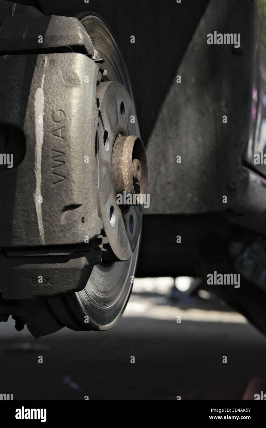 Balancing auto wheels in service hi-res stock photography and images ...