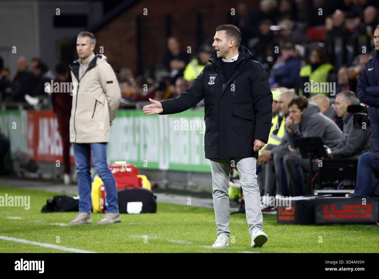 DEVENTER - (L-R) Feyenoord coach Robin van Persie, Go Ahead Eagles ...