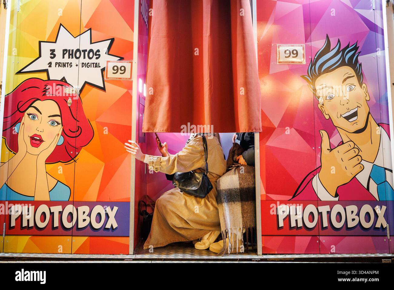 09 November 2025, Lower Saxony, Osnabrück: View of a photo box at the ...