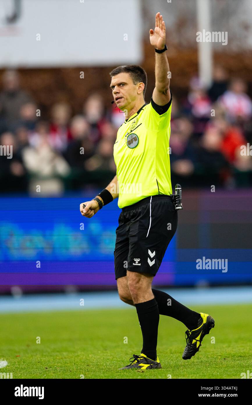 Hvidovre, Denmark. 09th, November 2025. Referee Jesper Nielsen seen ...