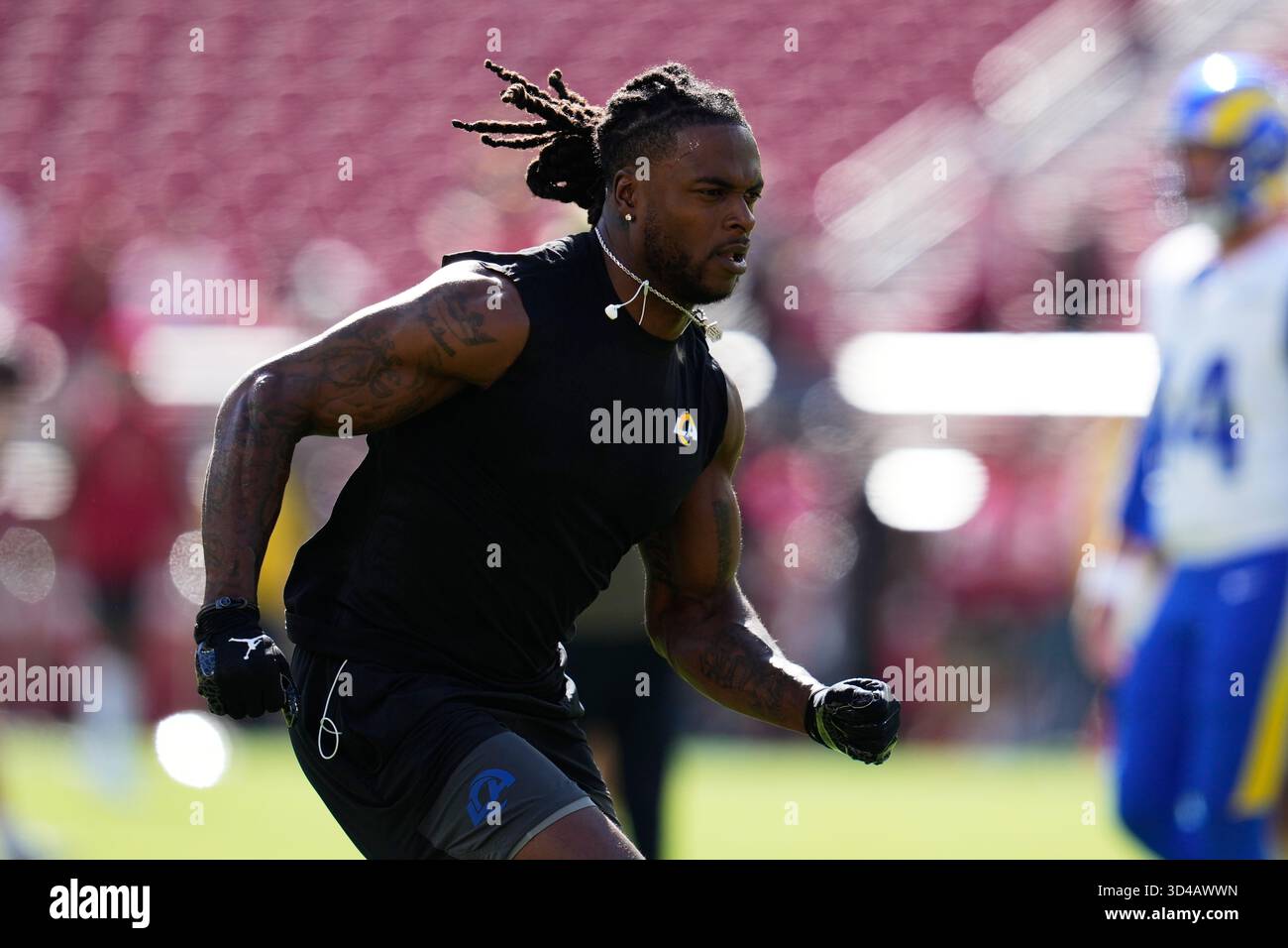 Los Angeles Rams wide receiver Davante Adams warms up before an NFL ...