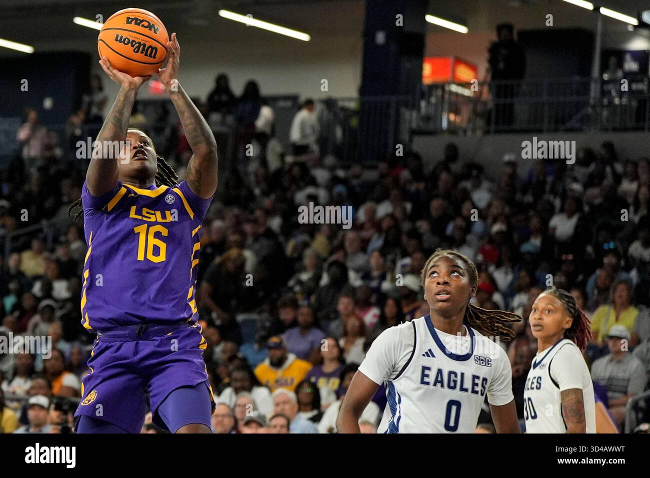 Louisiana State guard Kailyn Gilbert (16) shoots against Georgia ...