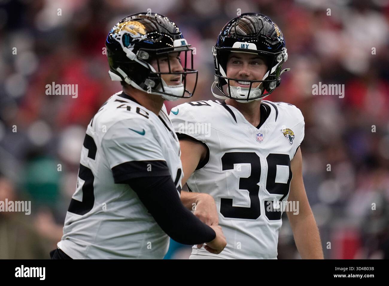 Jacksonville Jaguars place kicker Cam Little (39) celebrates a filed ...