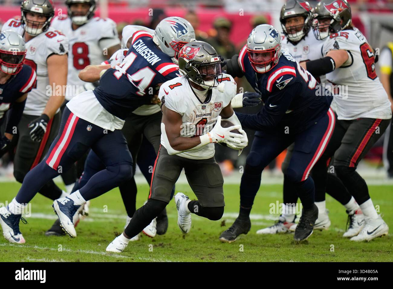 Tampa Bay Buccaneers running back Rachaad White (1) runs against the ...
